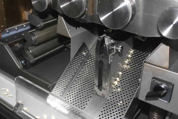 Laboratory Use Small Softgel Encapsulation Machine For Small Scale ...